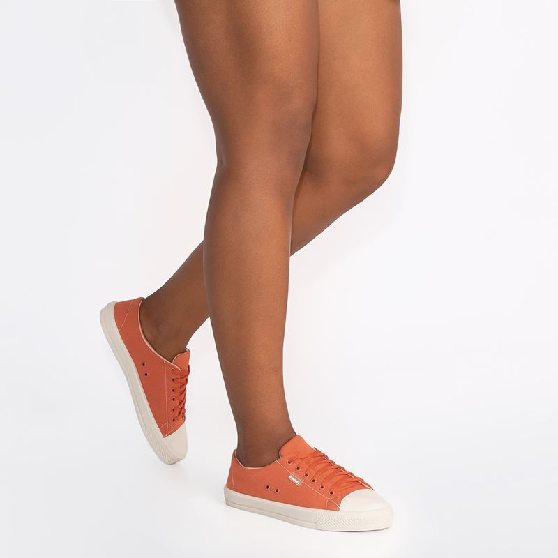 Tênis Laranja Comfort Detalhe Ilhós