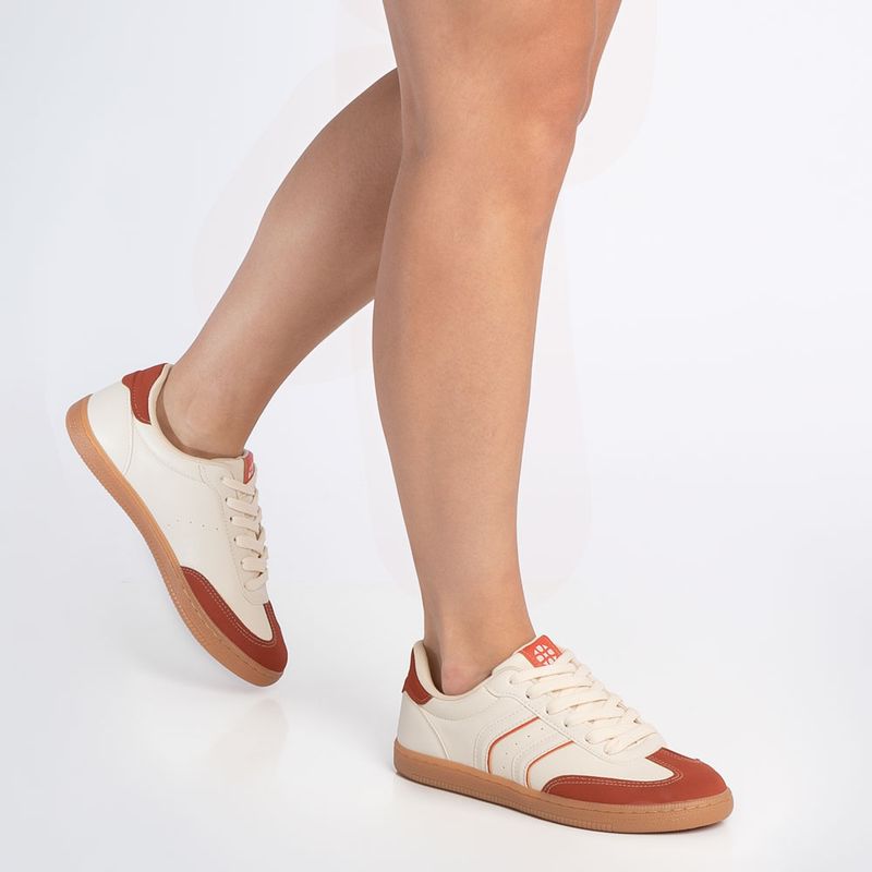 Tênis laranja Com Recortes